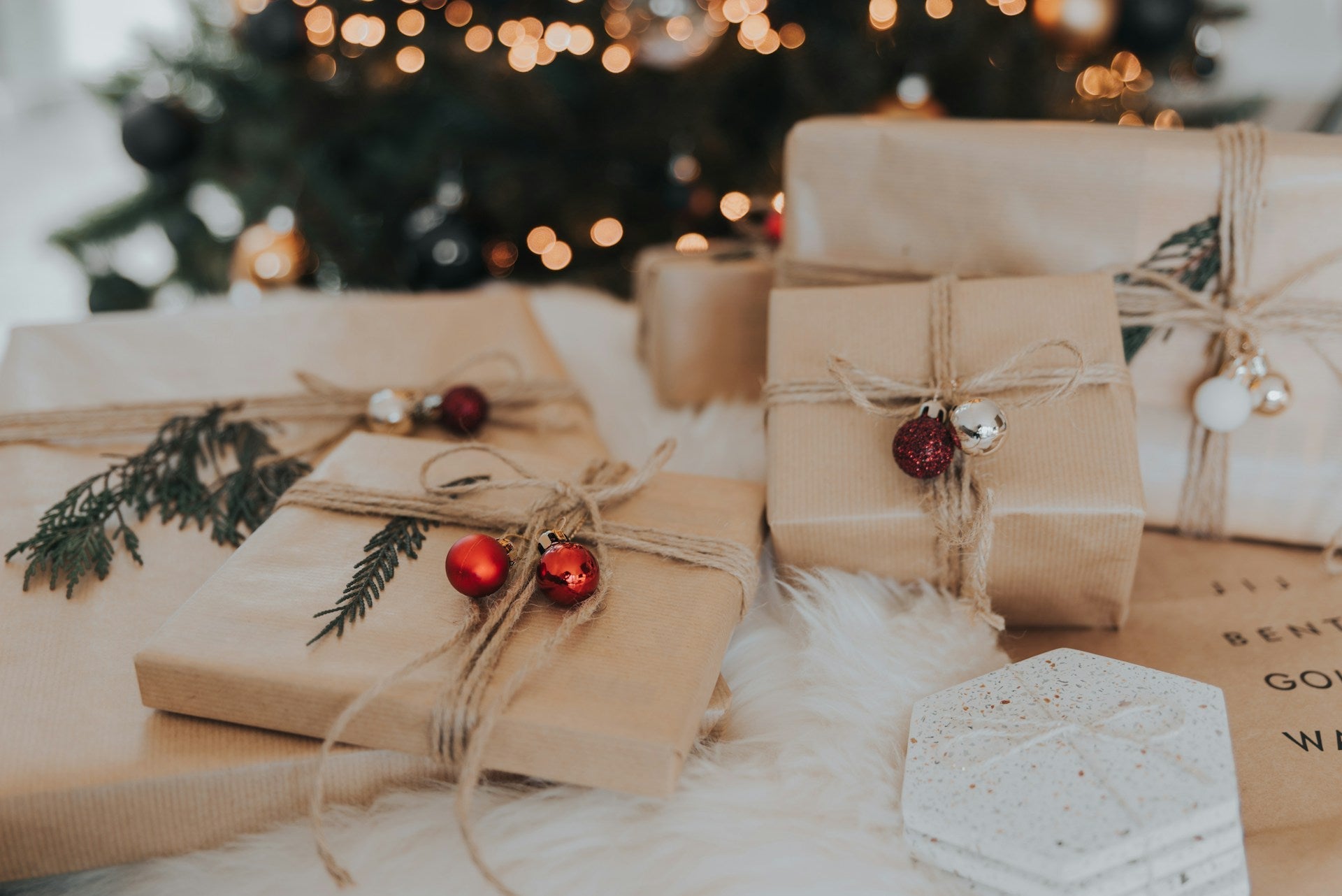 Spread Holiday Cheer with Peanut & Nut Gifts | Hampton Farms